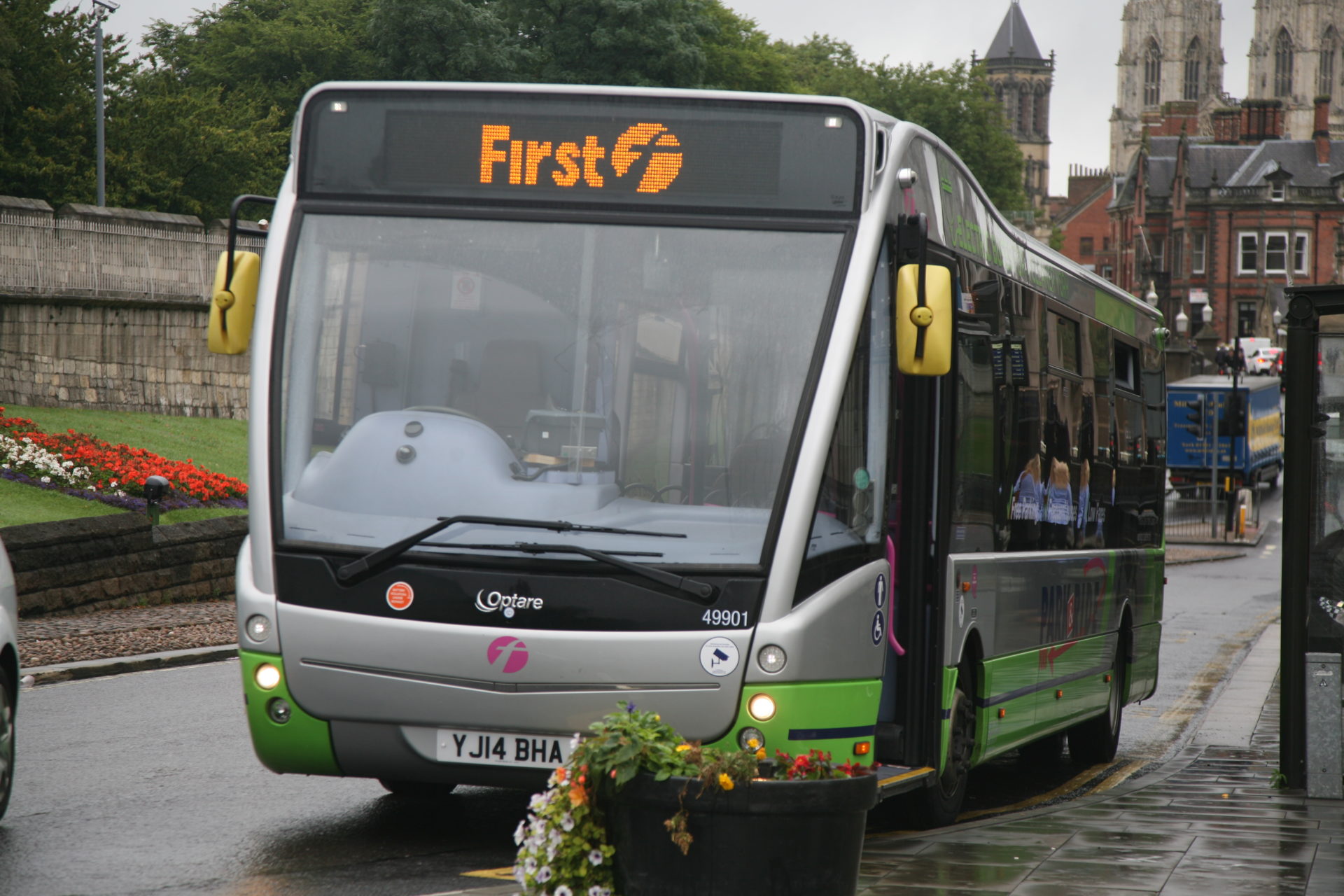 FIRST BUS PARTNERS WITH EQUIPMAKE TO UPGRADE YORK EV FLEET